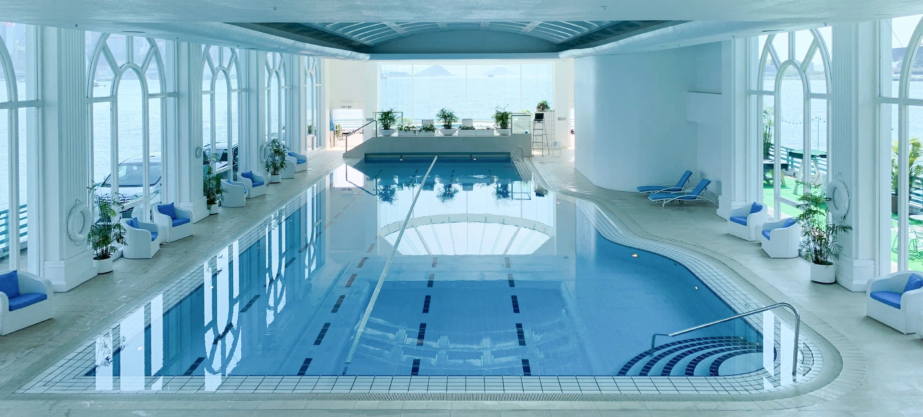 Which fire extinguisher works for a pool with oxidizers?
