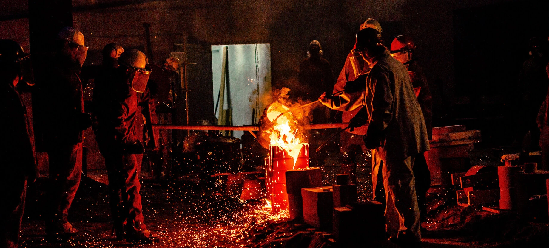 What fire extinguisher is suitable for a class ''D'' fire hazard?