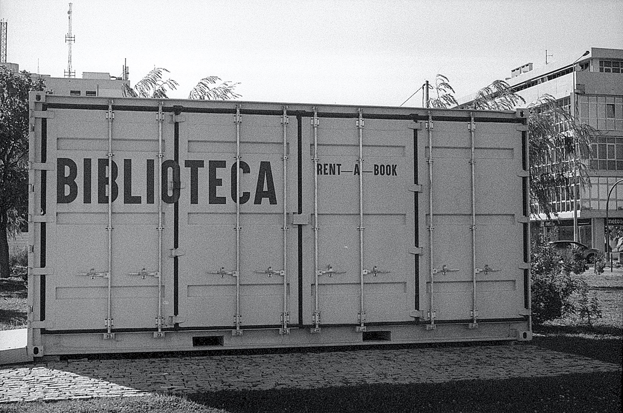 Differences between Including Software Libraries vs Containers