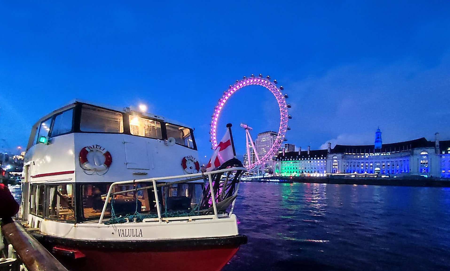 Thames Party Boat Hire & Private Boat Hire - Reeds River Cruises London