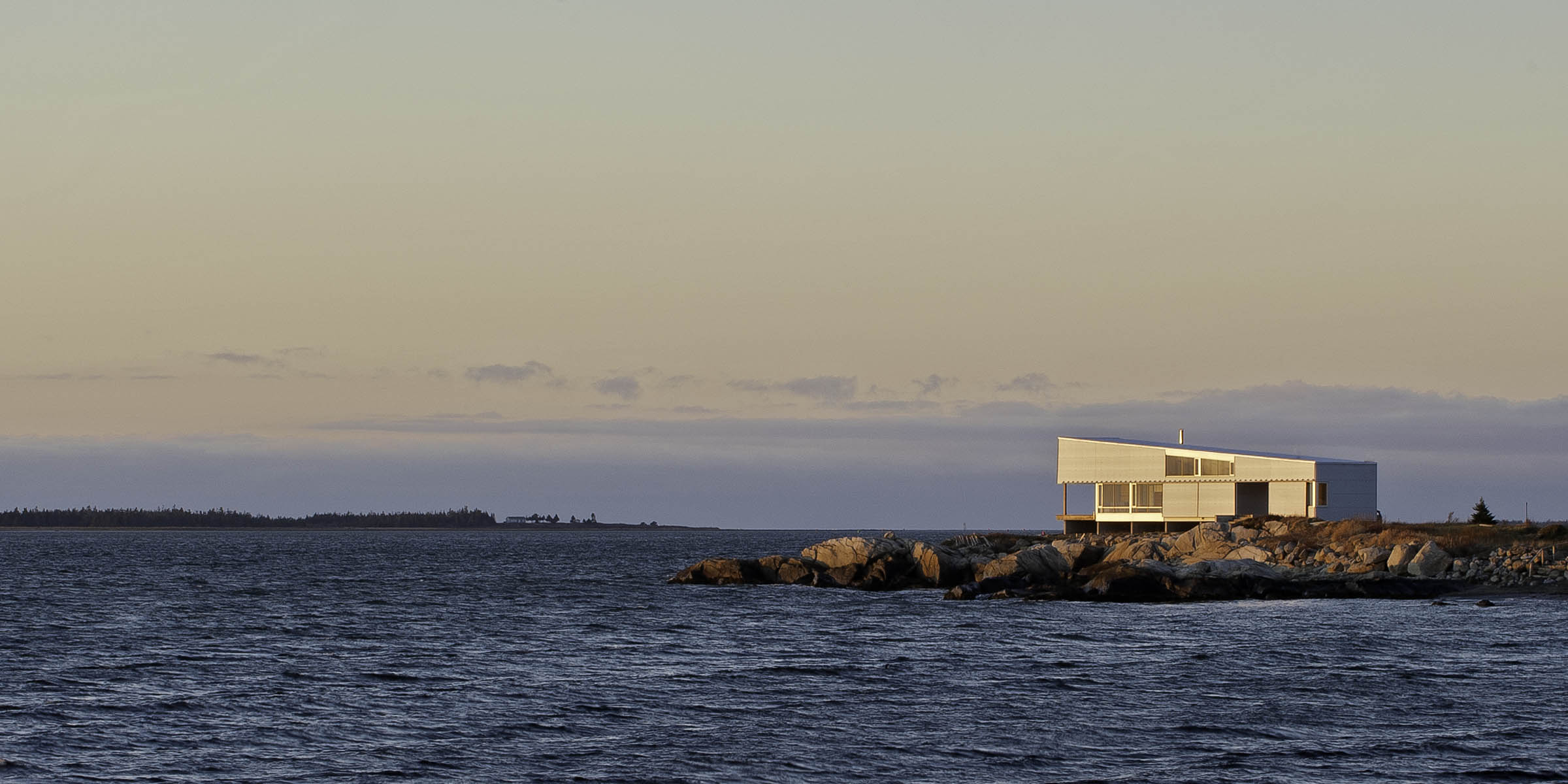 Sunset Rock House - MacKay-Lyons Sweetapple Architects