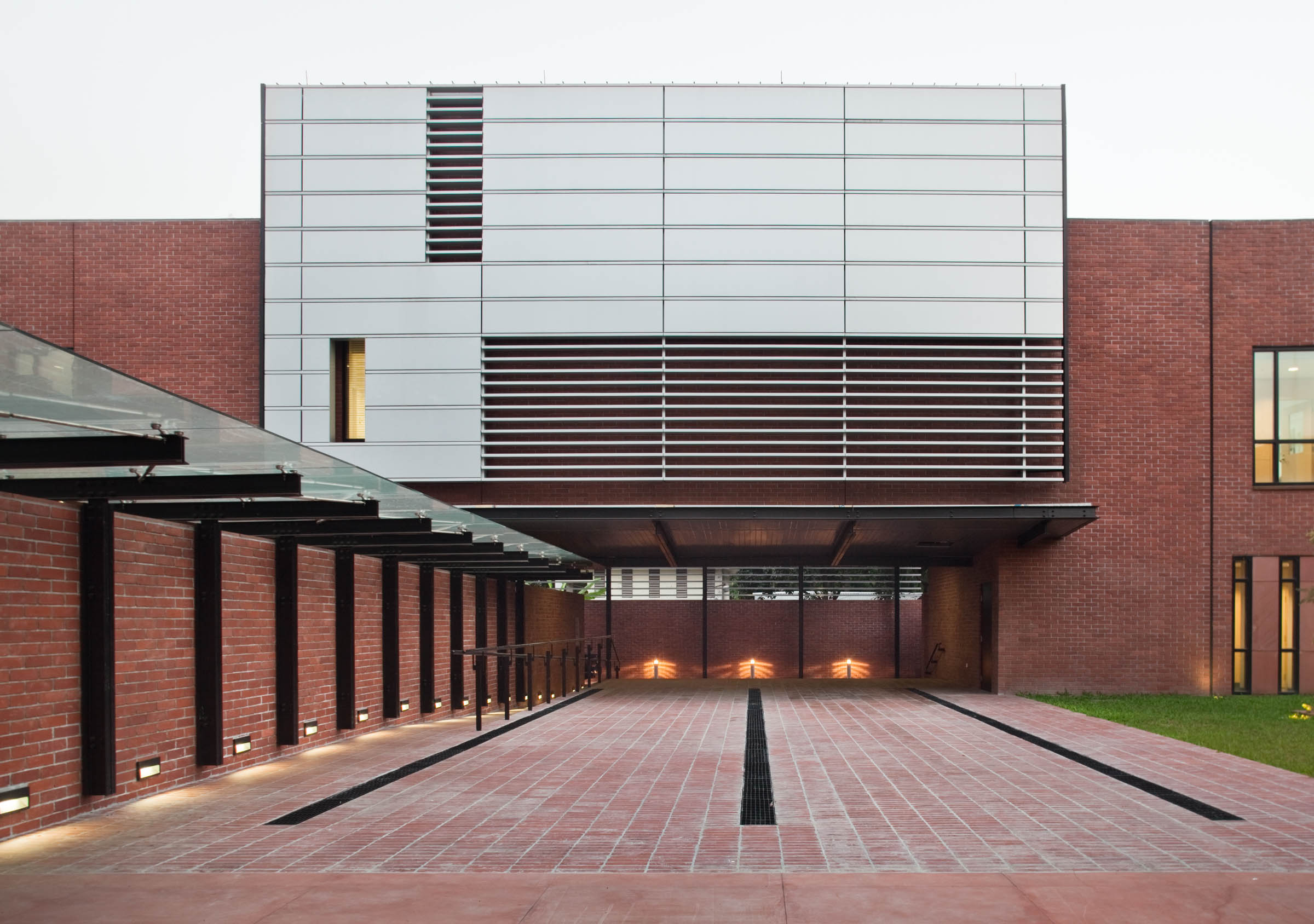 Canadian Chancery and Official Residence Dhaka - MacKay-Lyons ...