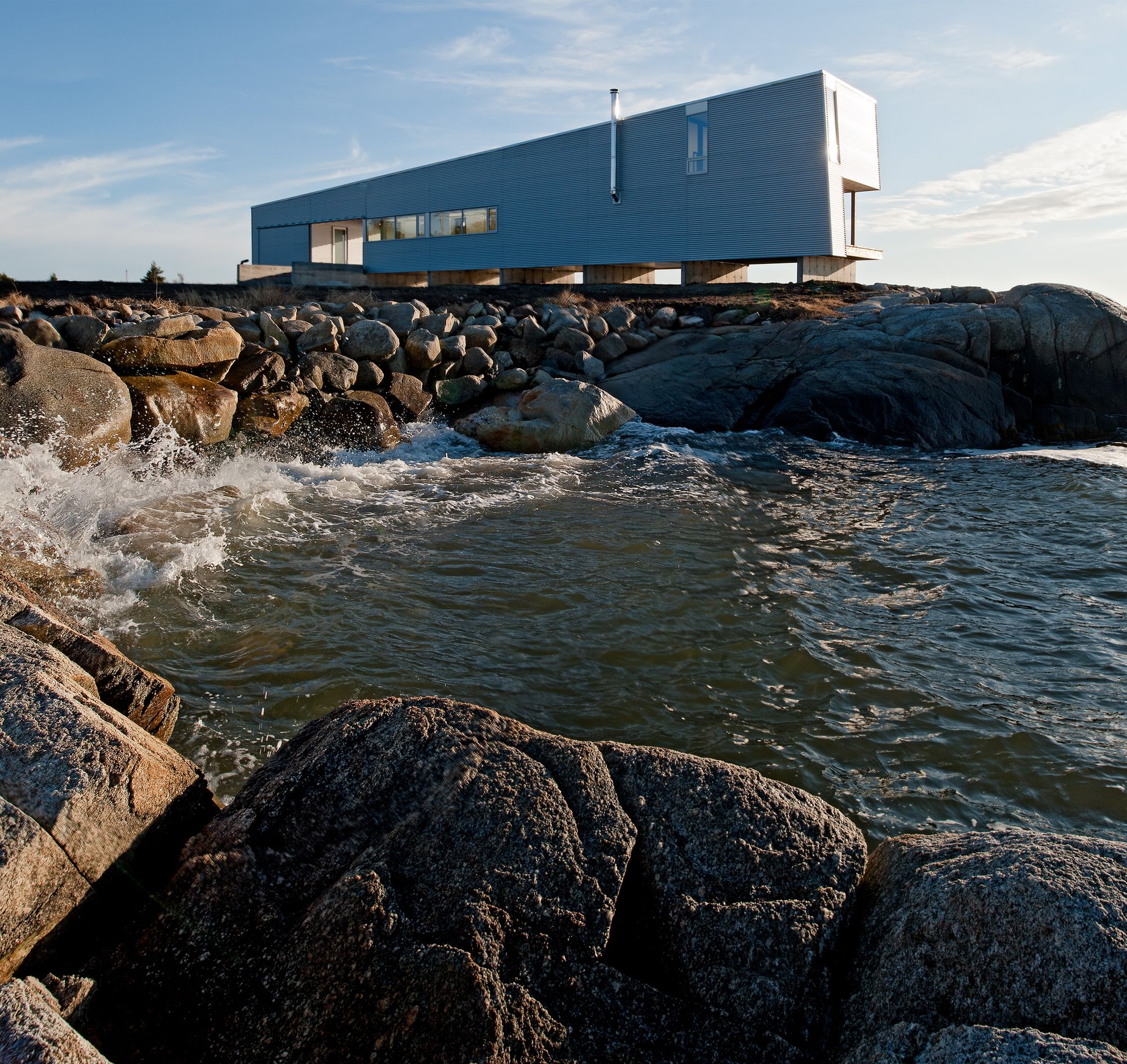 Sunset Rock House - MacKay-Lyons Sweetapple Architects