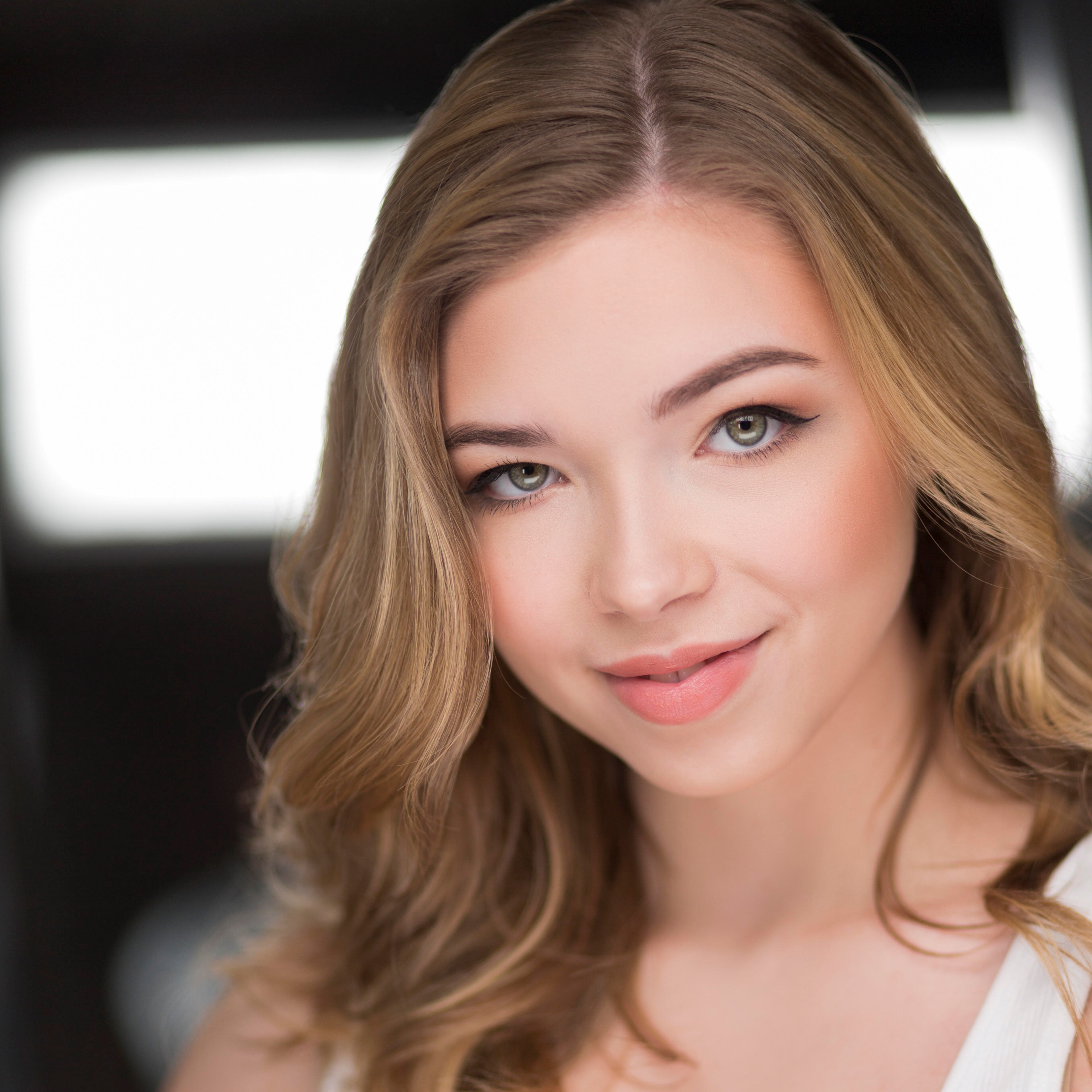 Alexa Racioppi | Artist