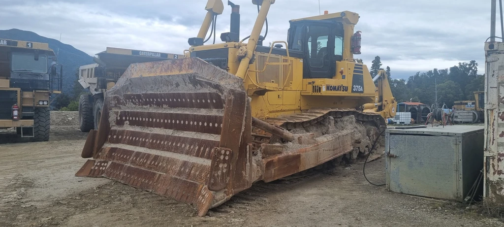 Global Tractors | Dozers |Komatsu D375-6