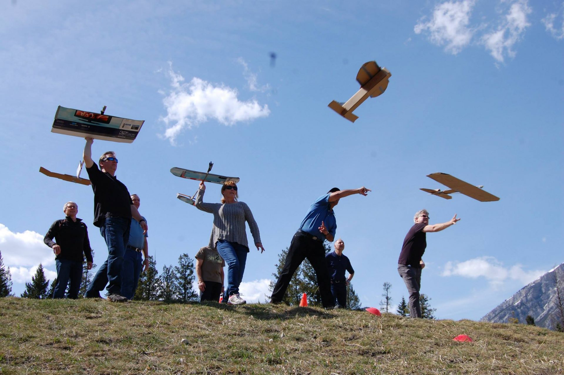 Pros and Cons of Virtual Team Building Events | Team Building ...