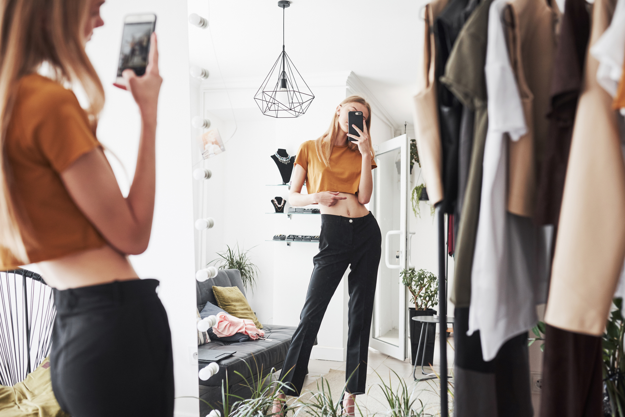 Here's how totake an amazing mirror selfie every time | Facetune