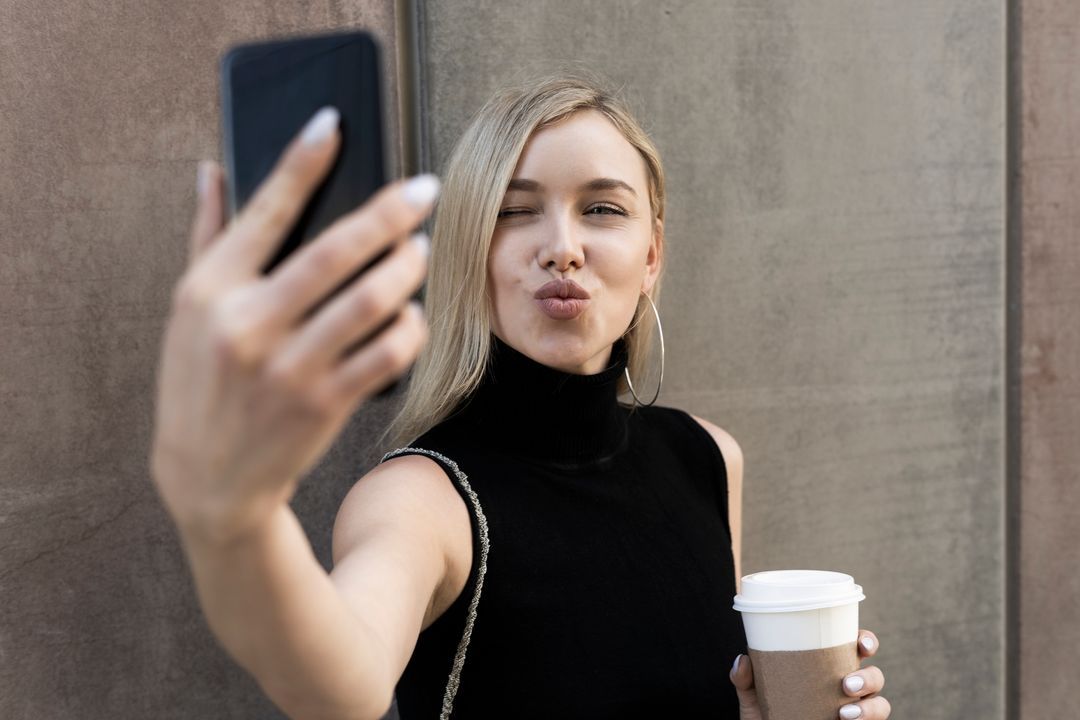 How To Get An Amazing Pout For A Selfie | Facetune