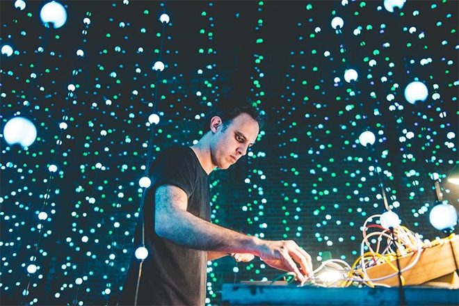 Four Tet annonce un nouvel album solo après 3 ans d'absence Four Tet annonce un nouvel album solo après 3 ans d'absence