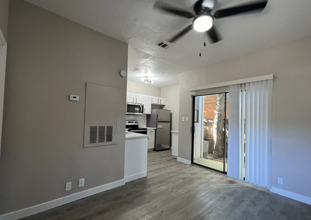 Apartment Austin - Austin Apartment for Rent | iConic at South 1st