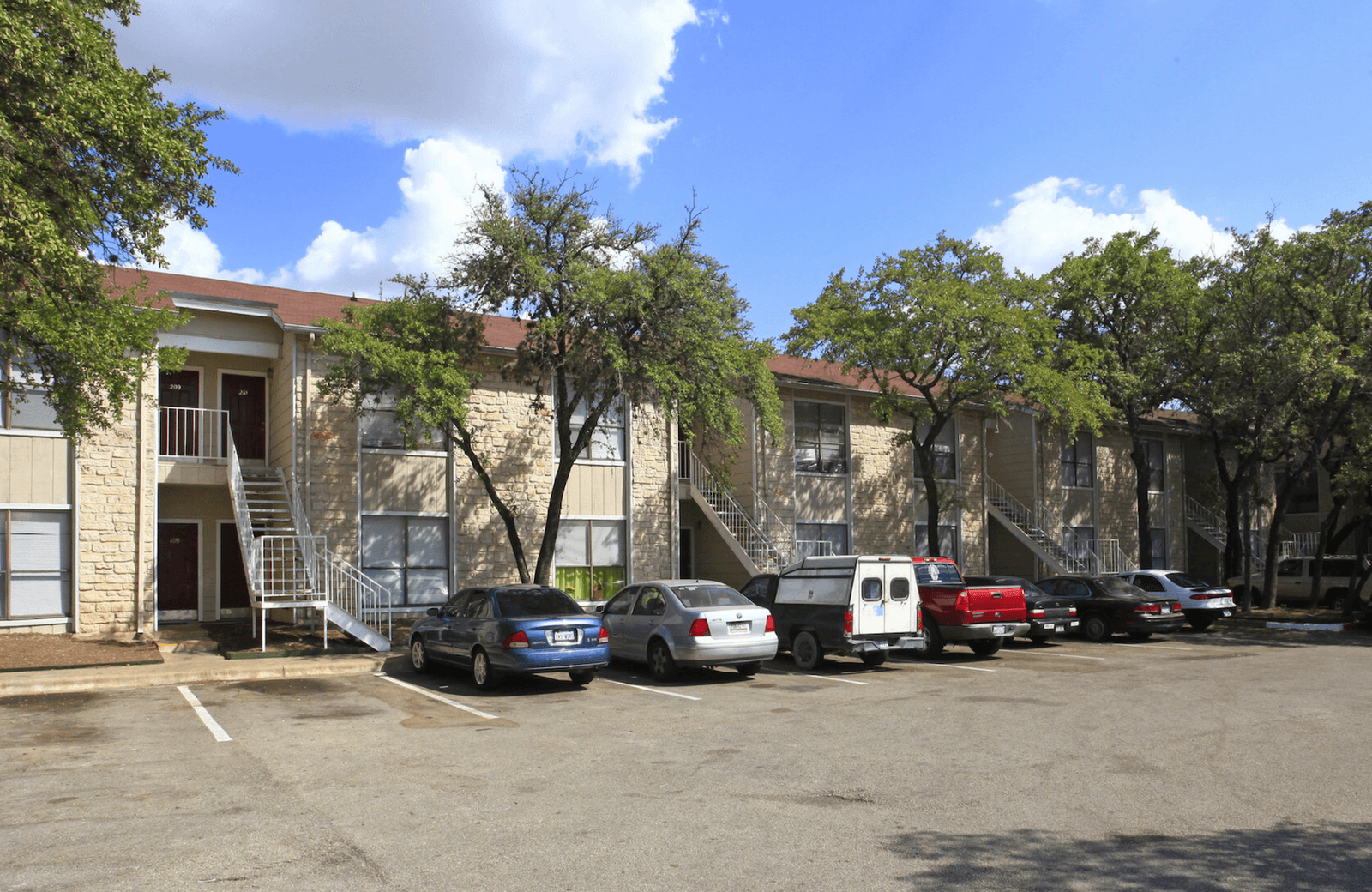 Apartment Austin - Austin Apartment for Rent | iConic at South 1st