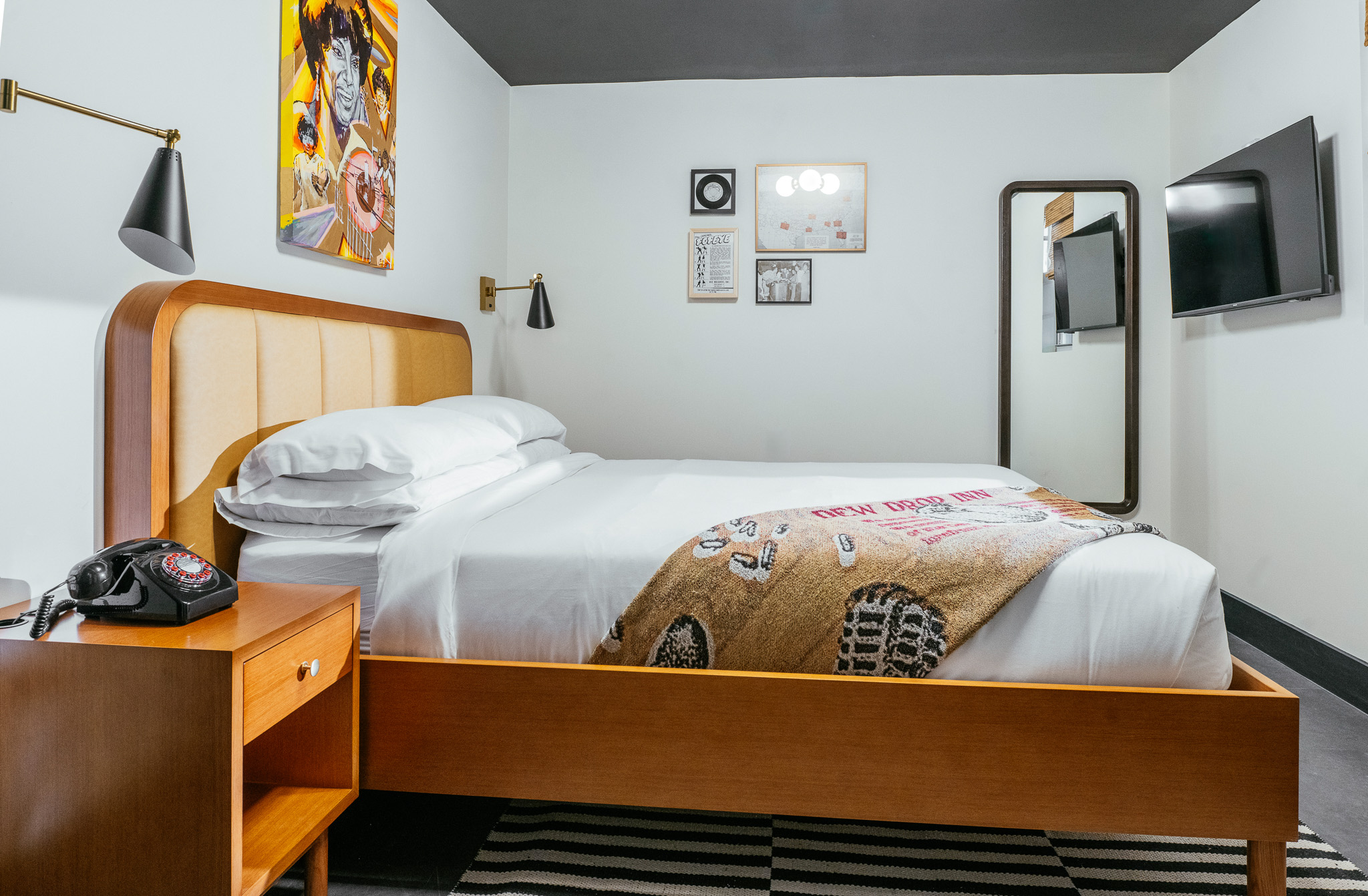Hotel Rooms | Dew Drop Inn Music Venue & Hotel