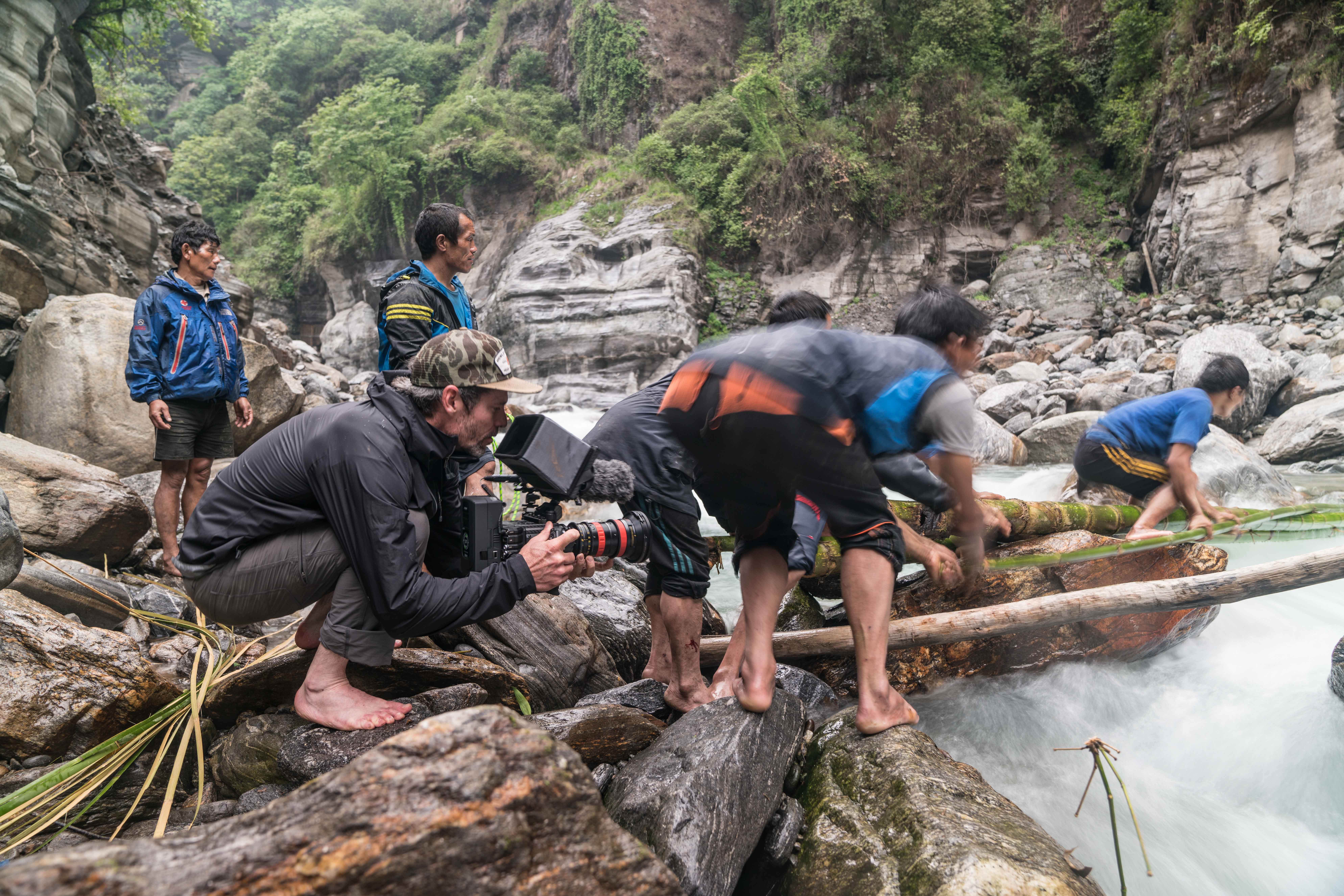 Watch the The Last Honey Hunter: A Cinematic Exploration by Expedition ...