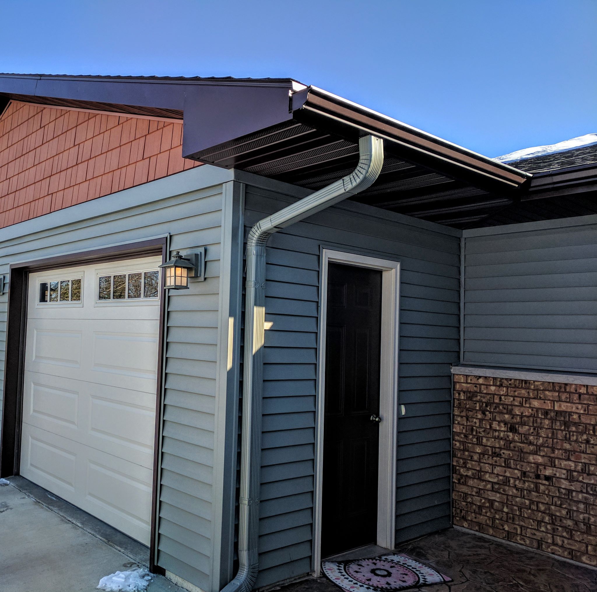 Gutter & Overhead Door Company Belmont WI | Carey’s