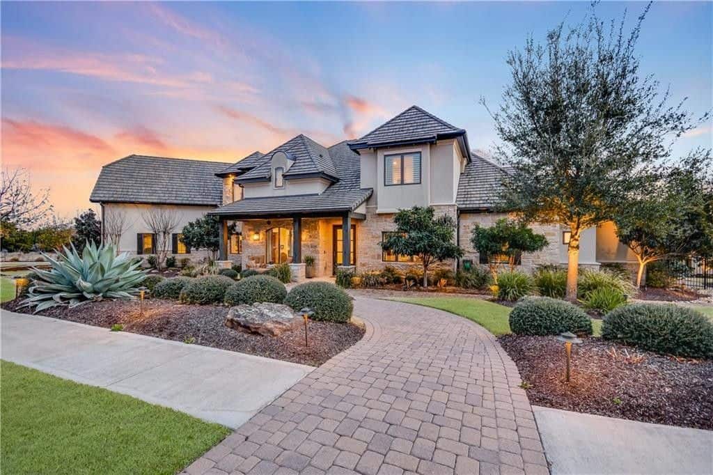 Travis Country | Chloe Chiang Top Central Texas Realtor