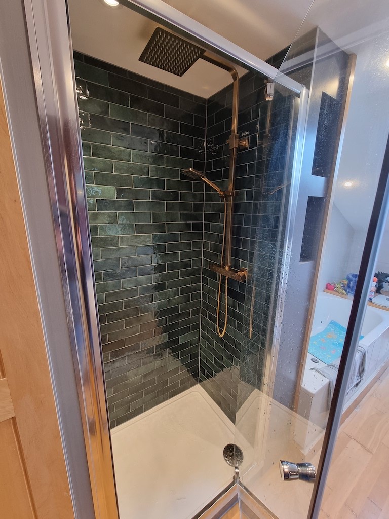 Maximising Minimalism: The Art of Integrating a Shower Cubicle into ...