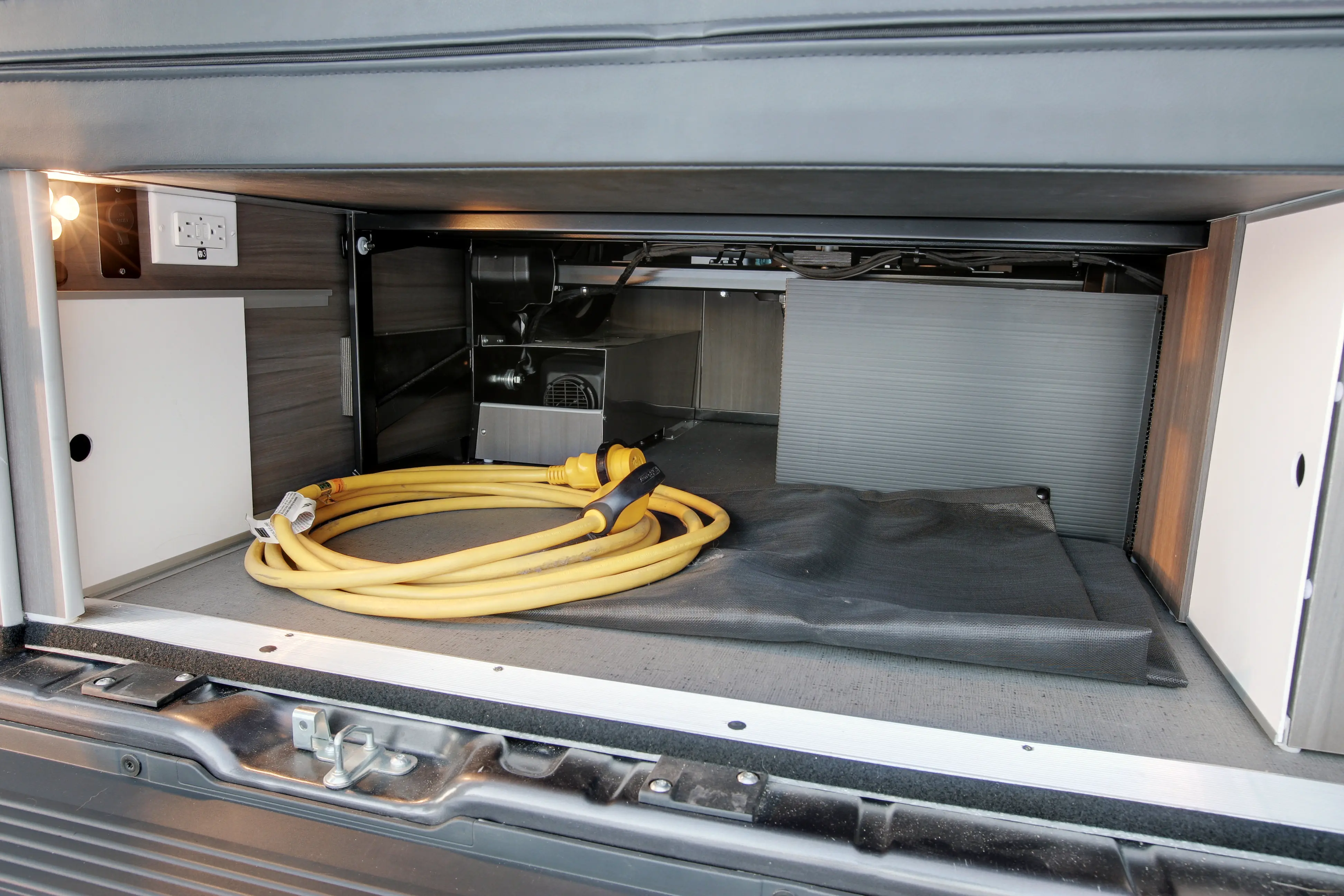 XL PLUS 21' | Ram ProMaster | Safari Condo