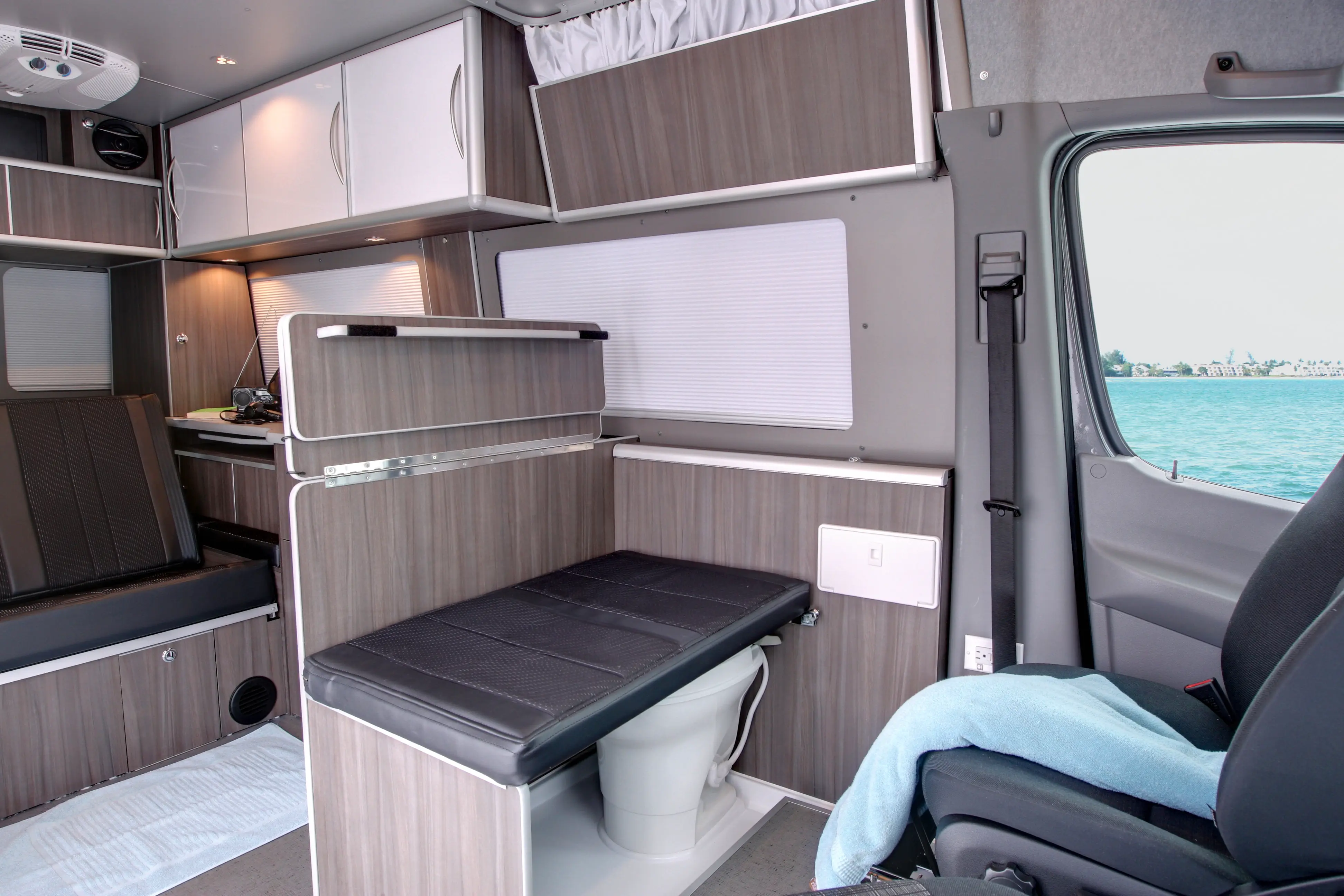 LDX 19' | Mercedes Sprinter | Safari Condo