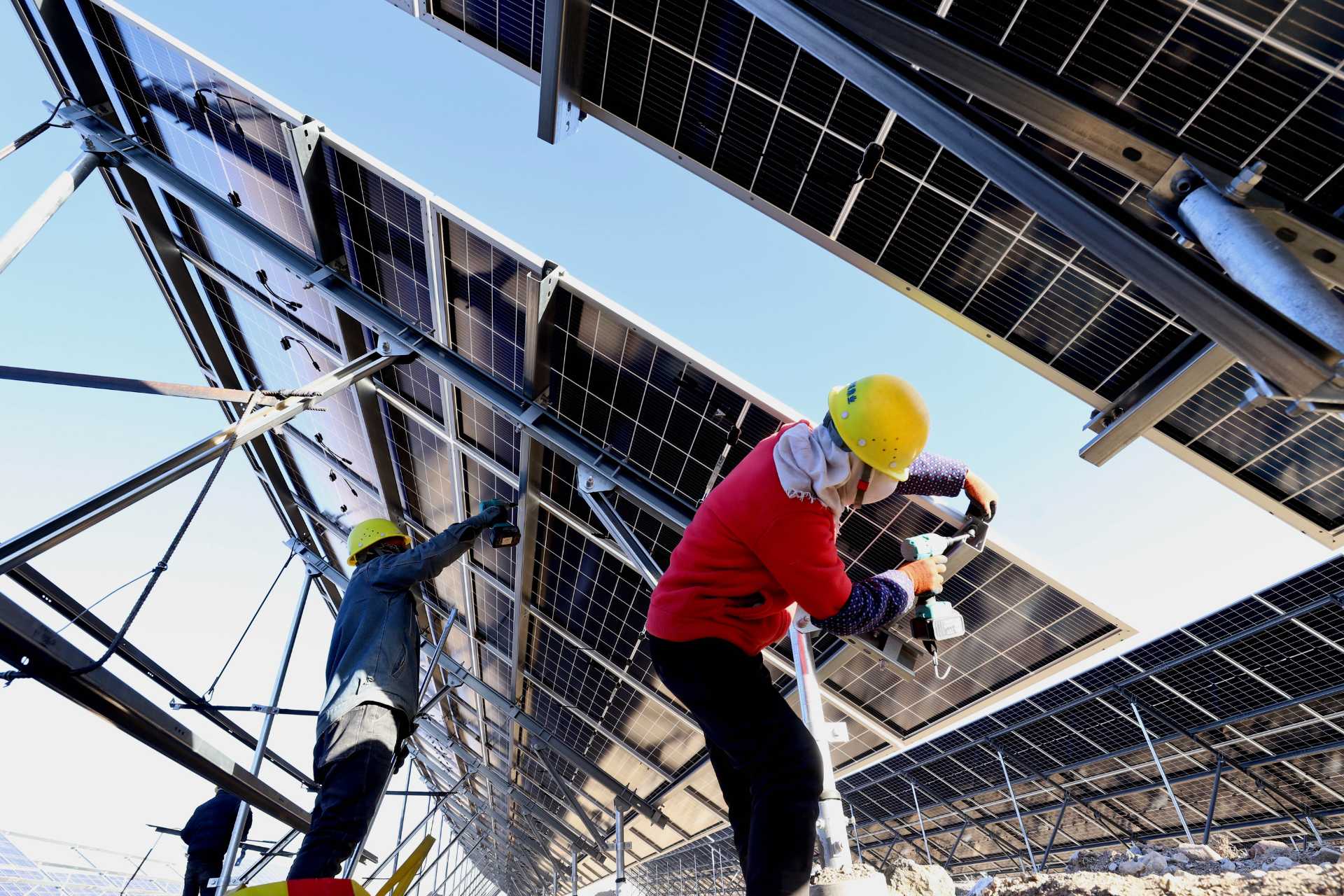 With workers hard to find, the solar industry tries new recruiting ...