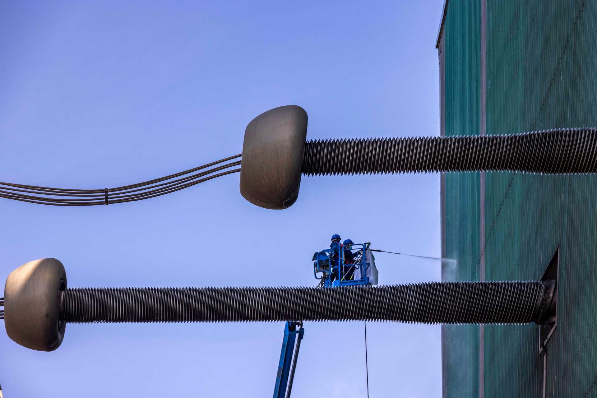 As load woes grow, Hitachi Energy doubles down on HVDC in the U.S.