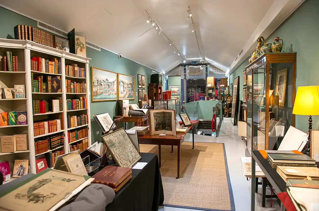 Discover London's 7 Hidden Gems: Rare Book Shops with Unique Finds