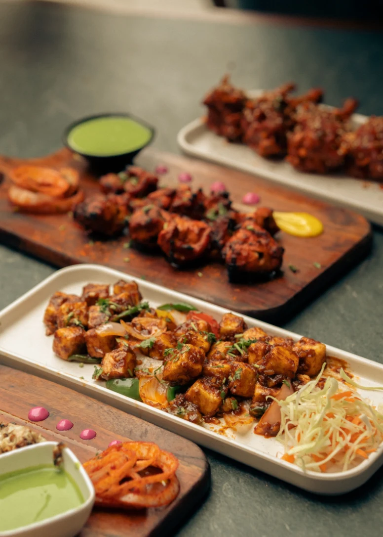 Hungry - Home Two: Fully Responsive Restaurant Project Template.