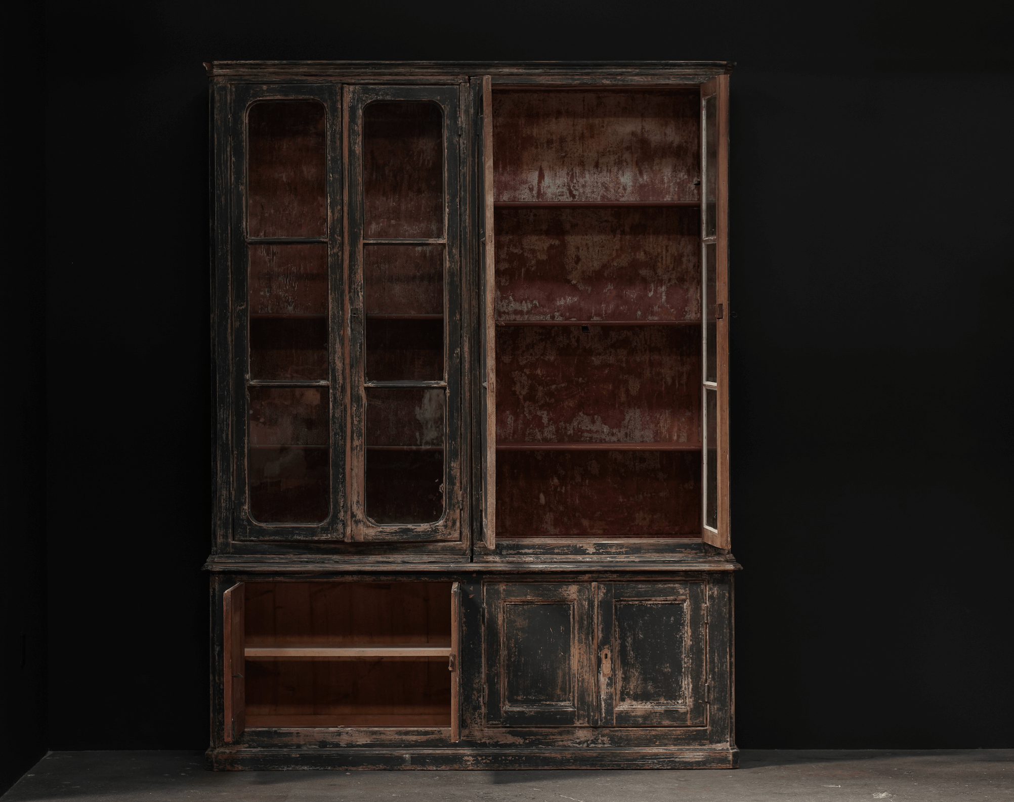 Black & Red Aged Glass Cabinet - STUDIO BALESTRA