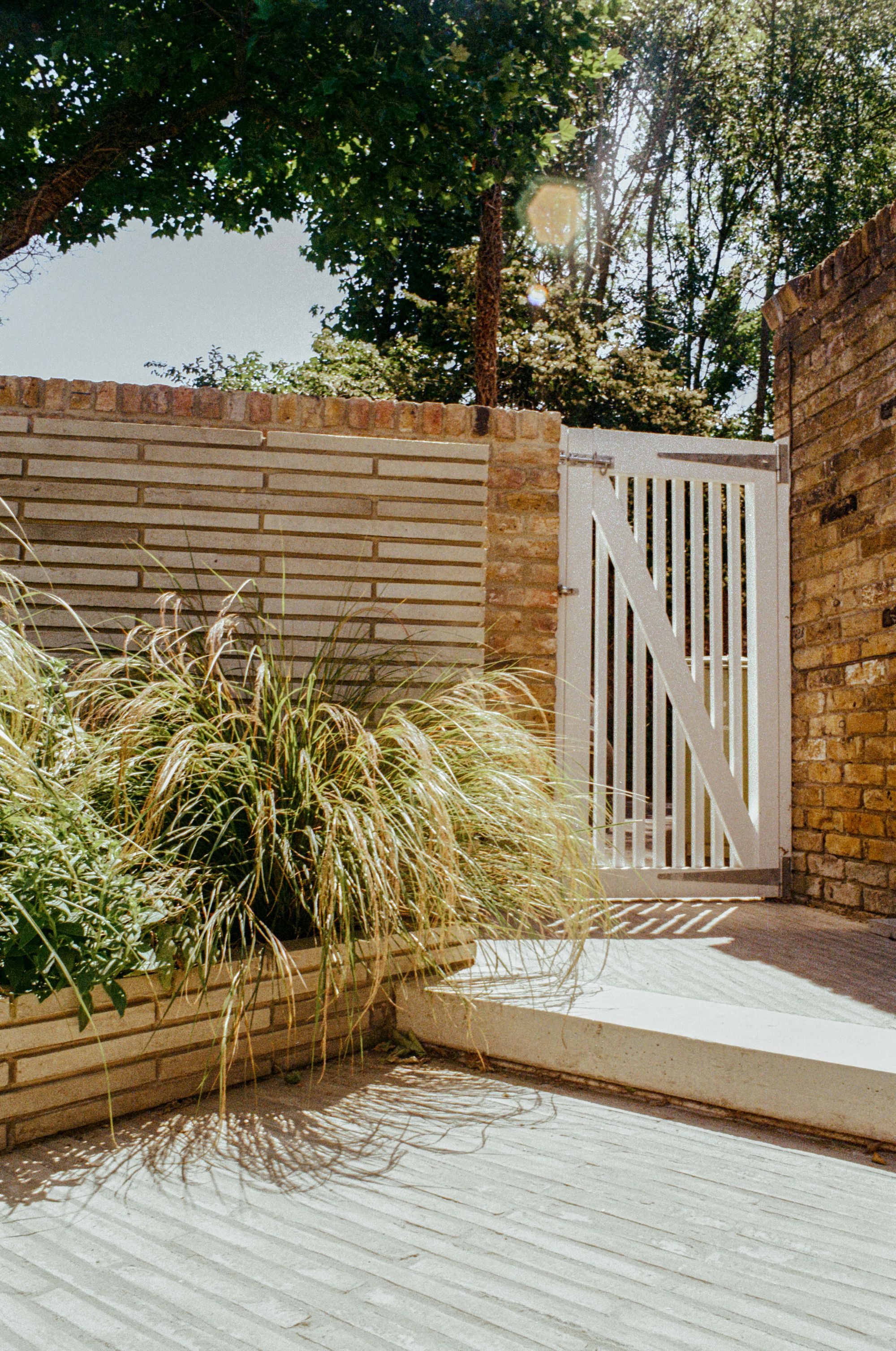 pensaer. | the plantation.