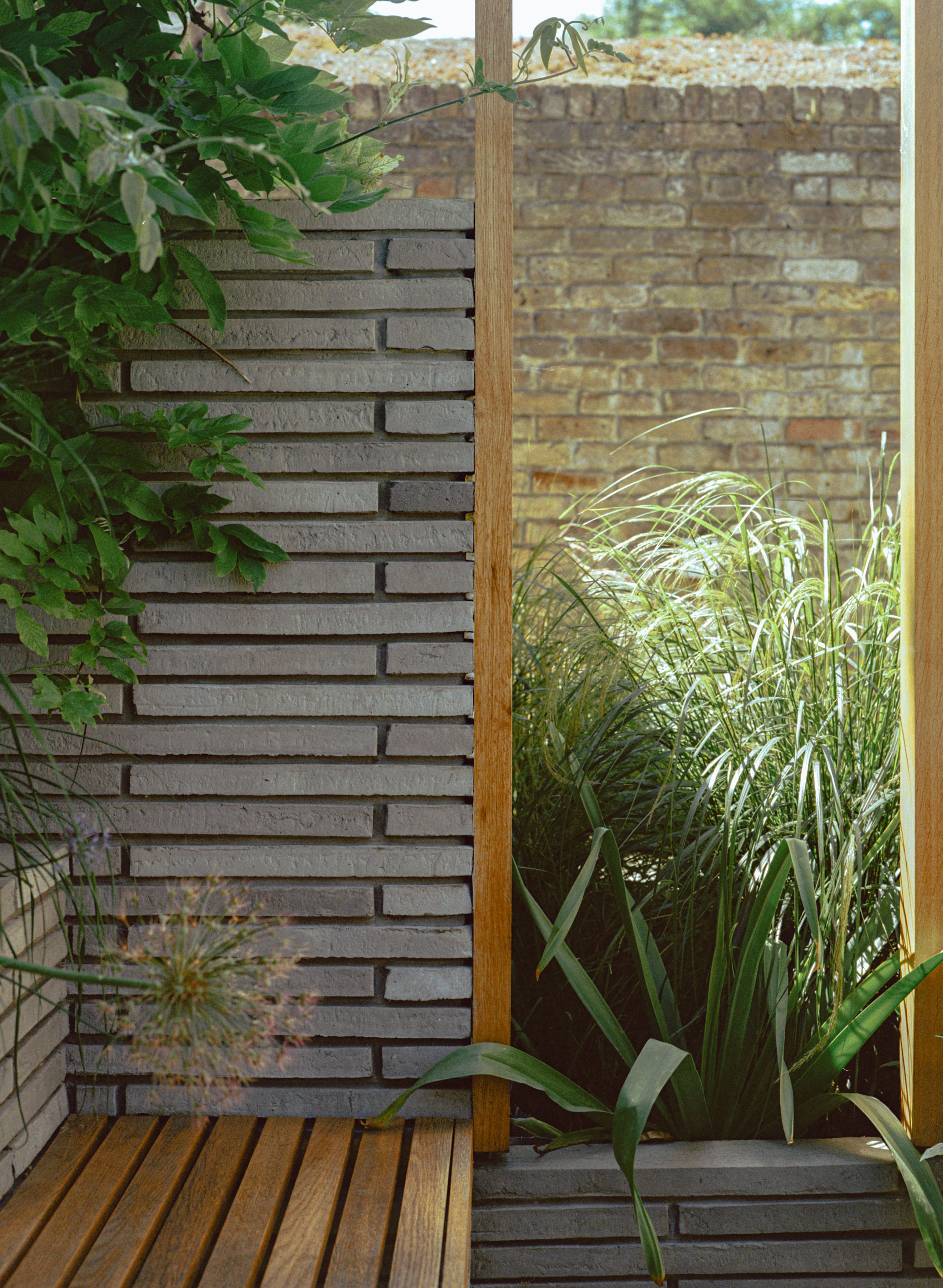 pensaer. | the plantation.