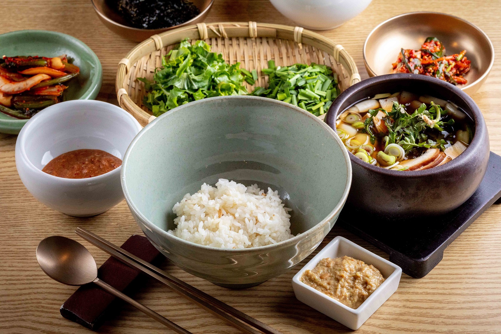 Mastering Korean Dining Etiquette: 6 Tips for Travelers
