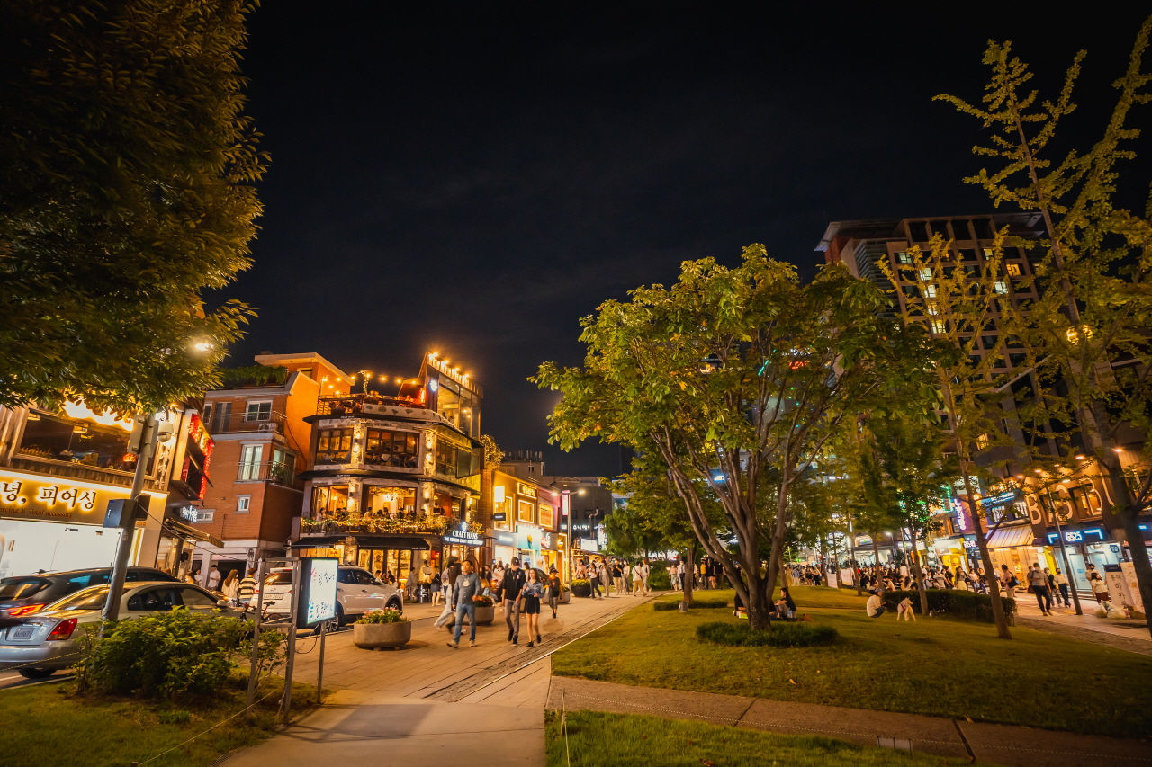 Picnic Spots & Eats along Gyeongui Line Forest Park