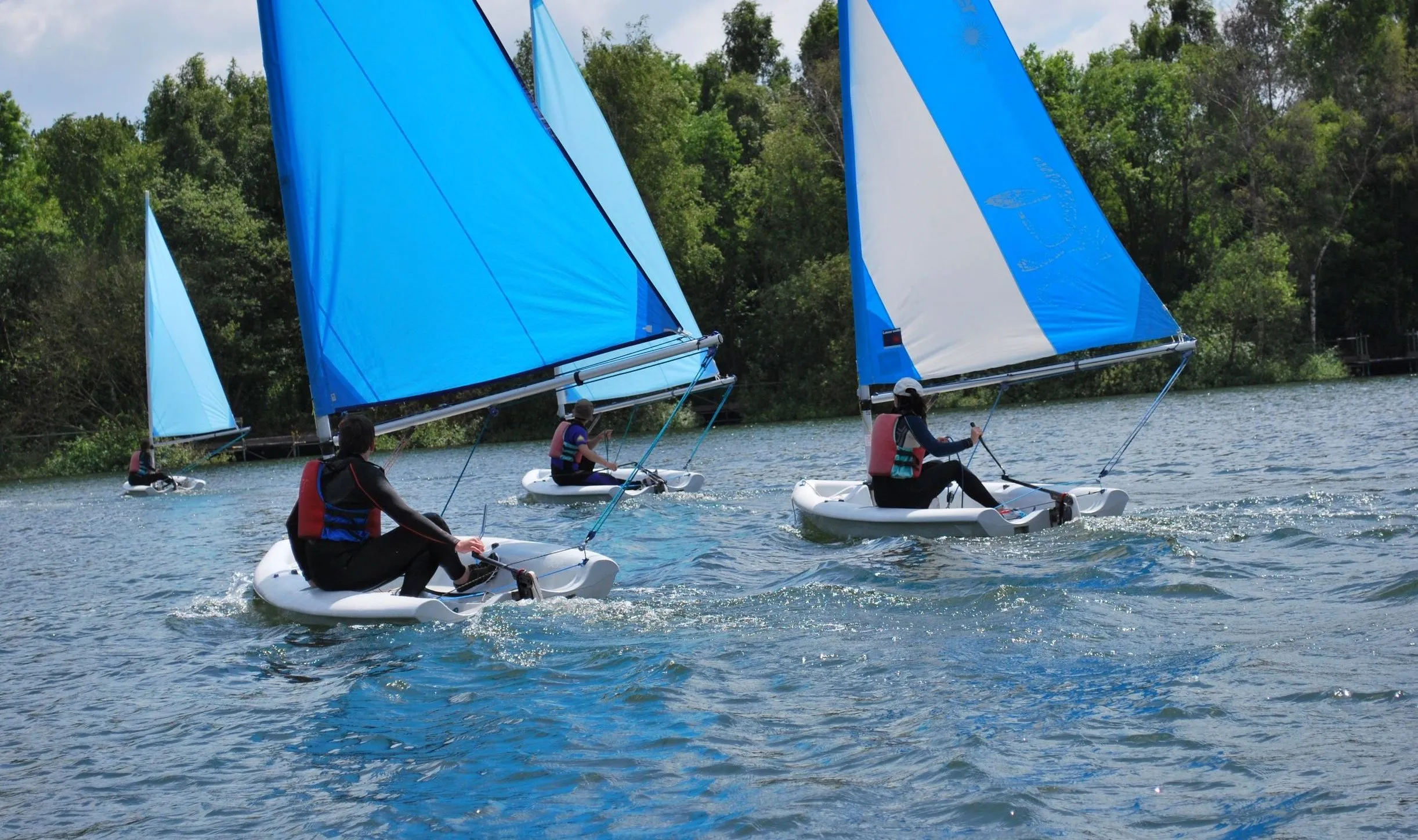 Junior Sailing Courses - Have Fun Splashing on the Water