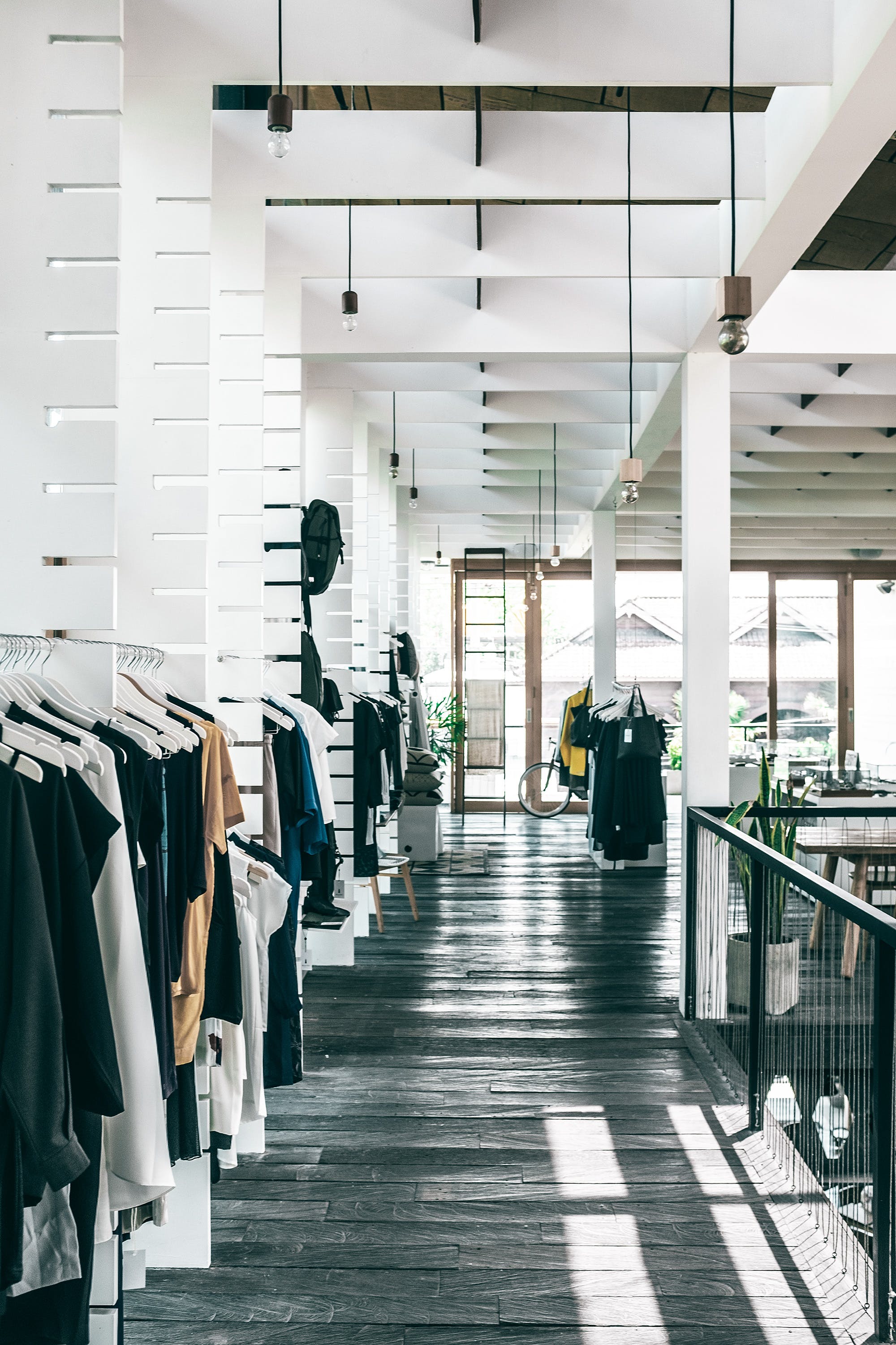 Reimagining Retail Operations with Advanced Business Applications