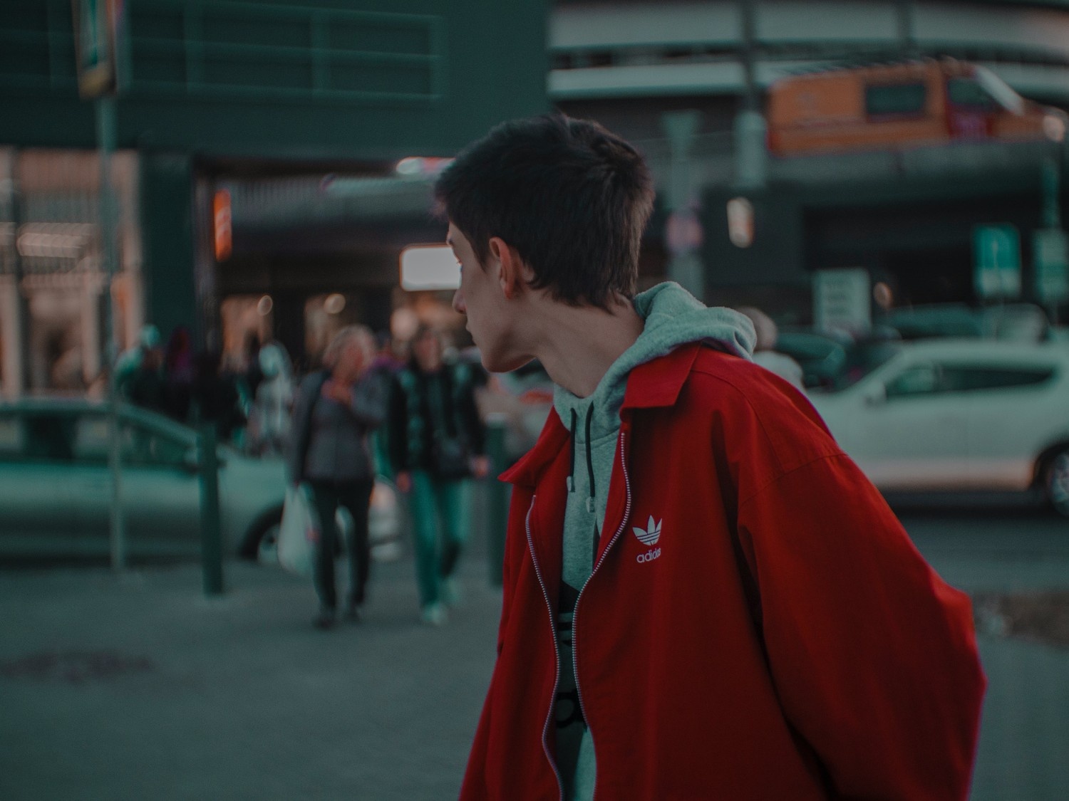 Adidas Resume: Examples, Tips & Templates