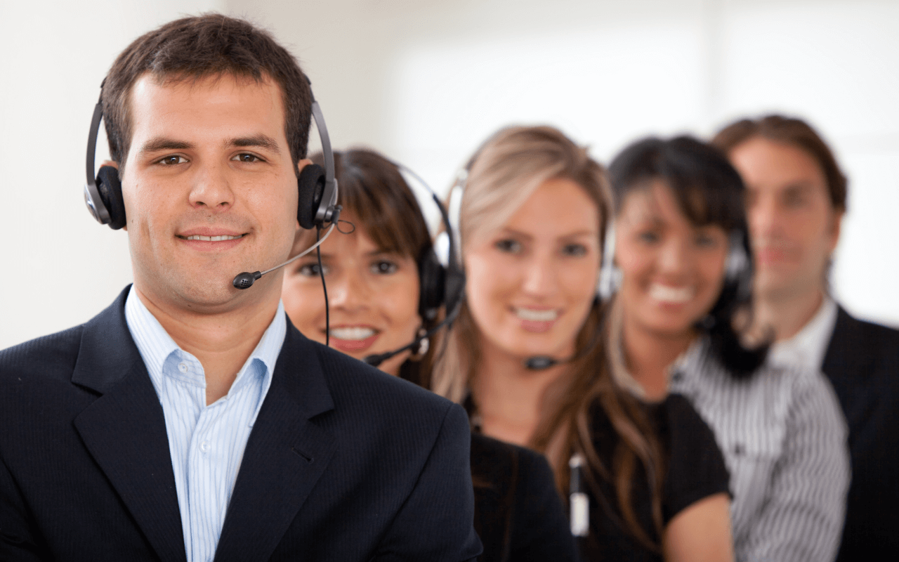 Customer Service Representative Resume: FREE Samples & Example (2024)