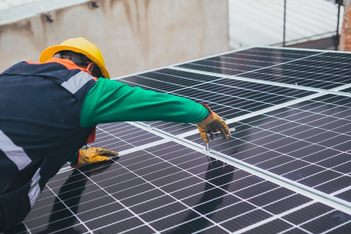 A Complete Guide to Writing a Solar Installer Resume with Examples