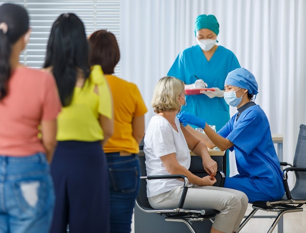 Circulating Nurse Cover Letters: Master the Art with Our Templates!