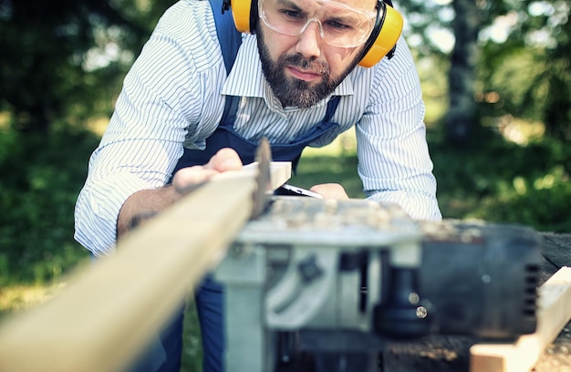 Creating a Powerful CV for an Outside Machinist: A Comprehensive Guide