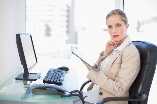 Mastering the Art of Writing a CV for an Executive Administrative ...