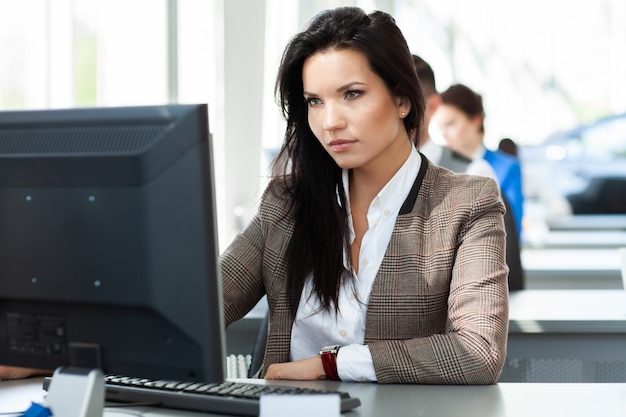 Mastering the Art of Writing a CV for an Executive Administrative ...