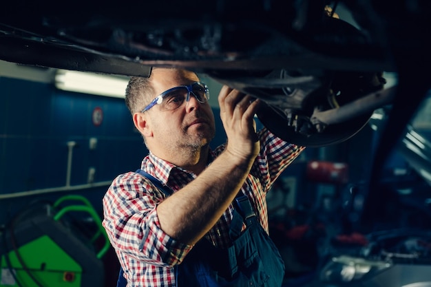 Creating a Powerful CV for an Outside Machinist: A Comprehensive Guide