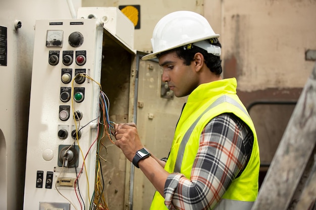 Crafting the Perfect CV: A Comprehensive Guide for Utility Technicians