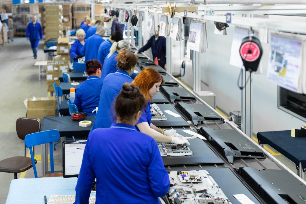 Assembly Line Operator: Ultimate Guide & Cover Letter Templates