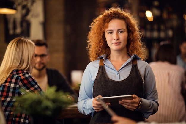 Cashier/Waitress Resume Examples: Free Best Guide & Tips for 2024