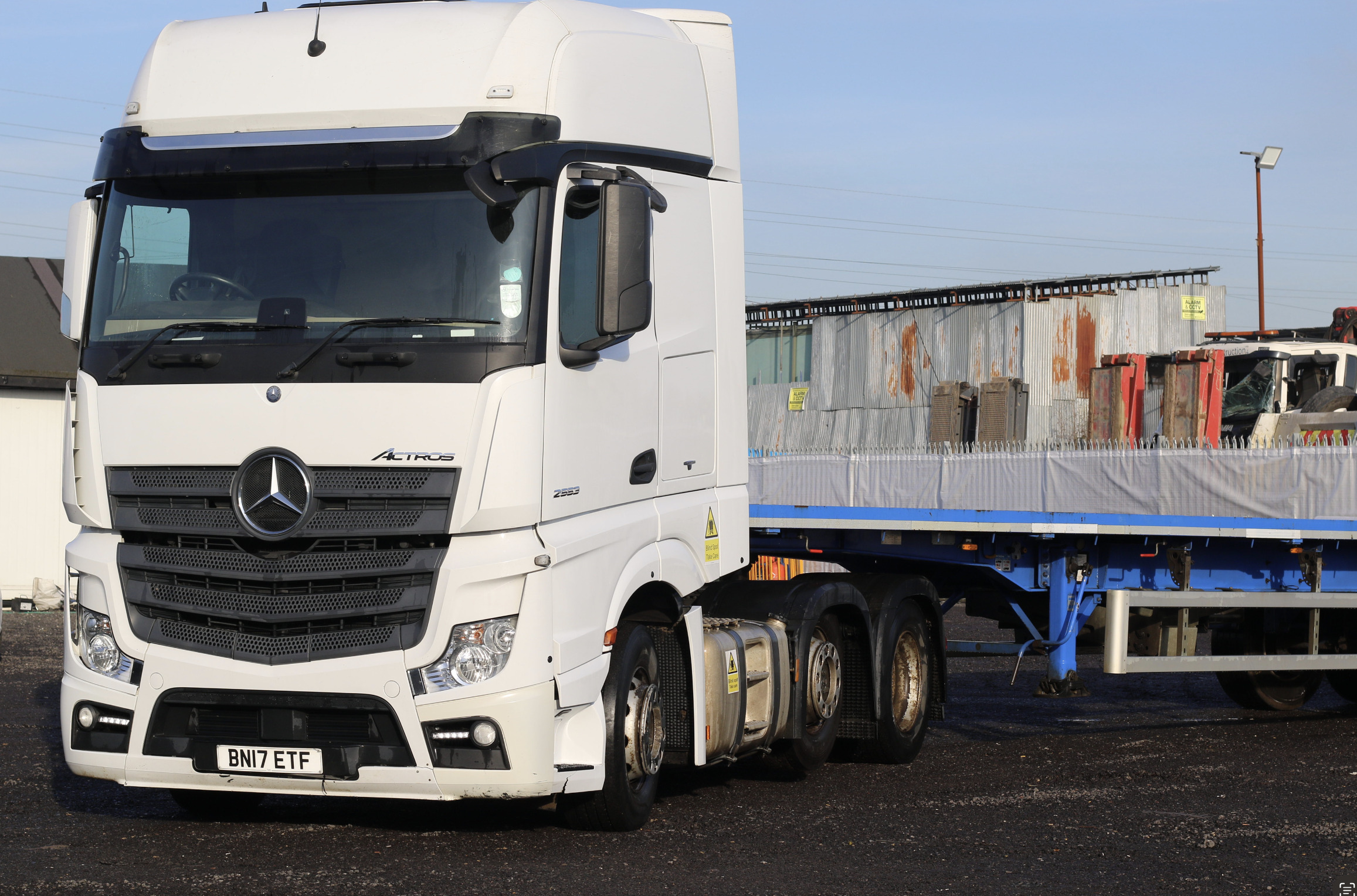 ARTICULATED VEHICLES