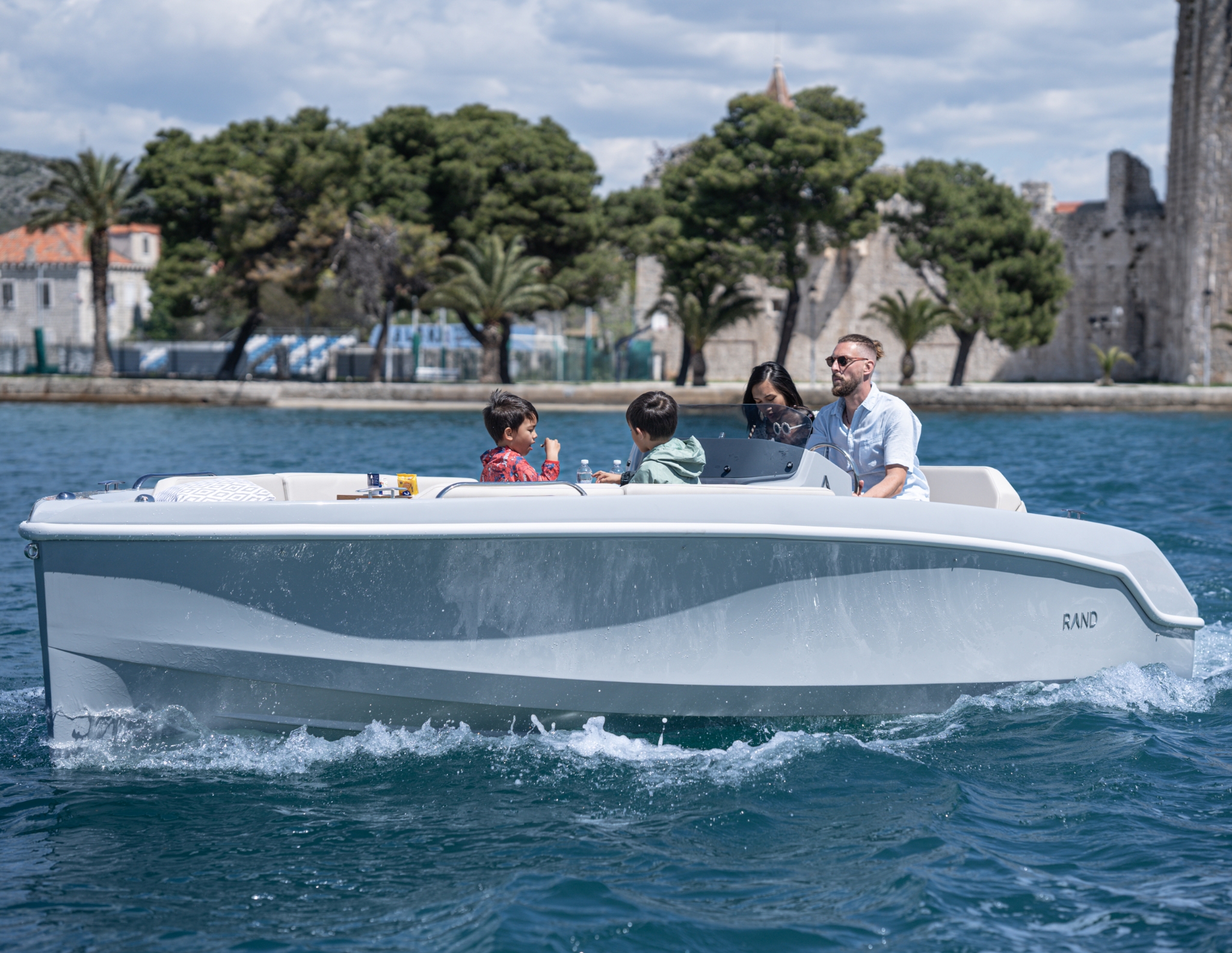 RAND Breeze 20: The Ultimate 20 ft Day Cruiser, Easy to Sail