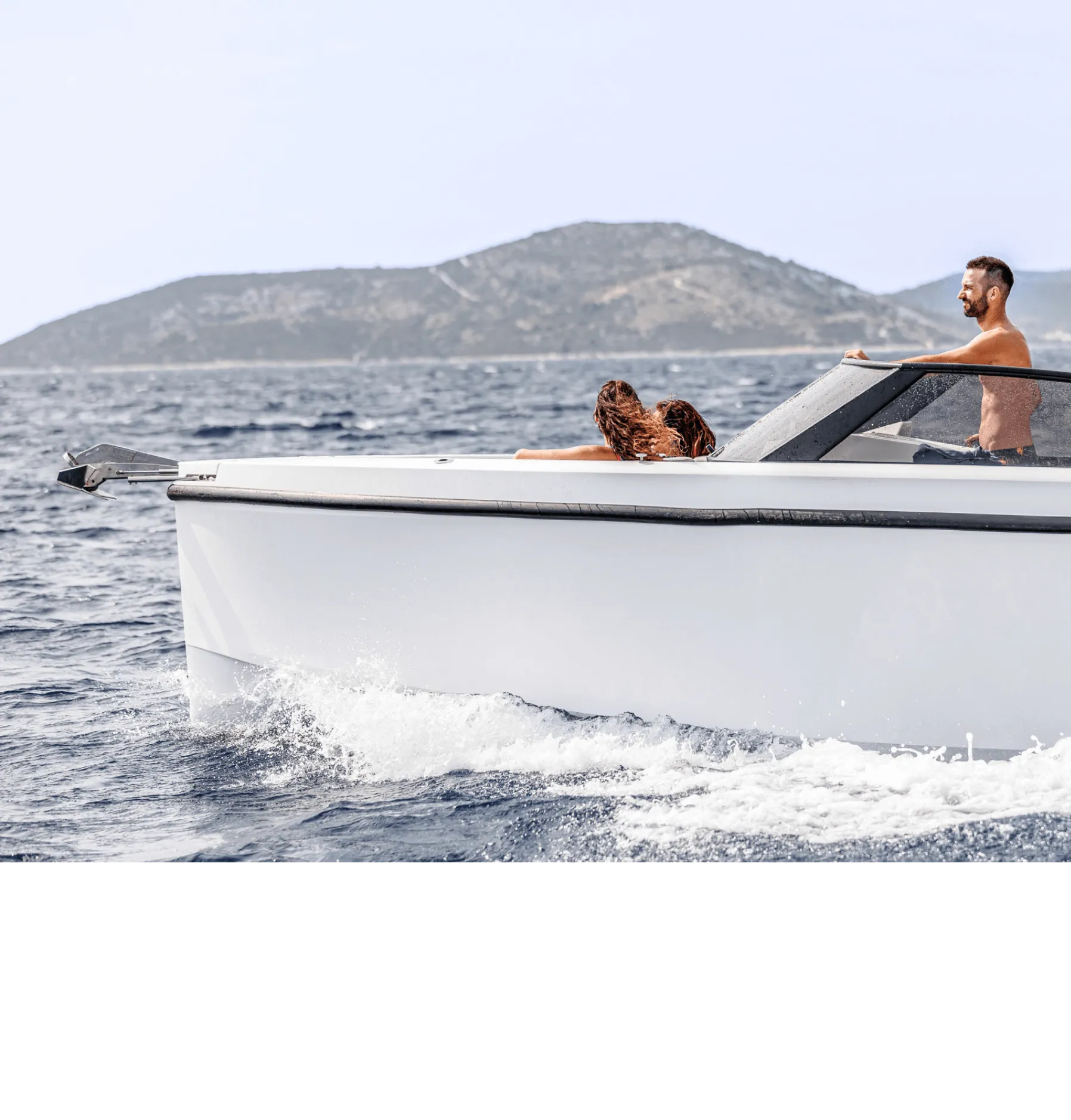 RAND Supreme 27: Best Motorboat for Sports & Social Interaction