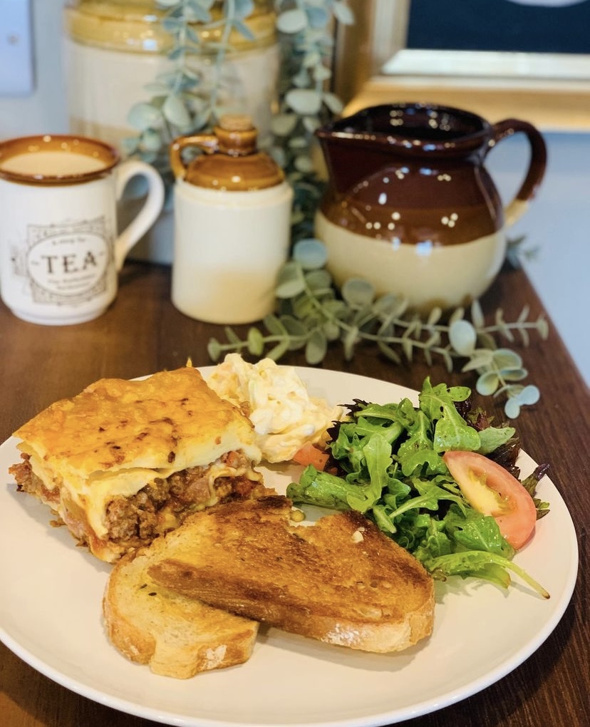 Tonn Ruray - Cafe, Restaurant and Luxury Apartments