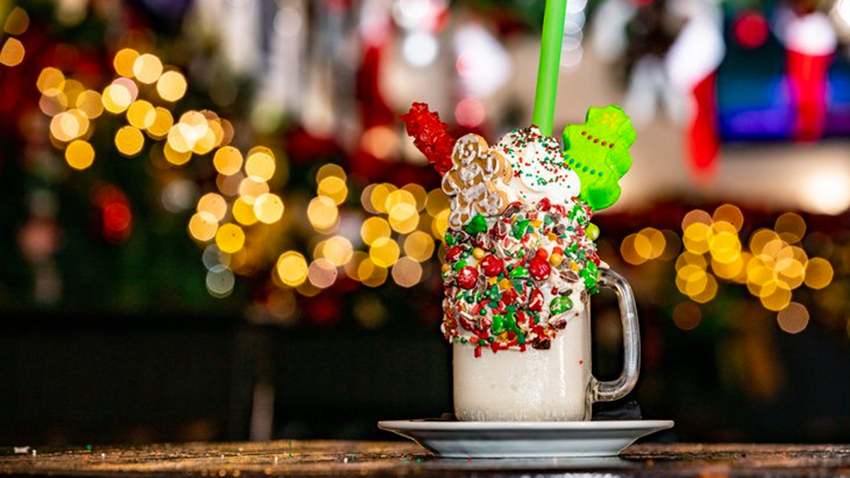 Discover the top 9 Christmas-decorated restaurants in the US!