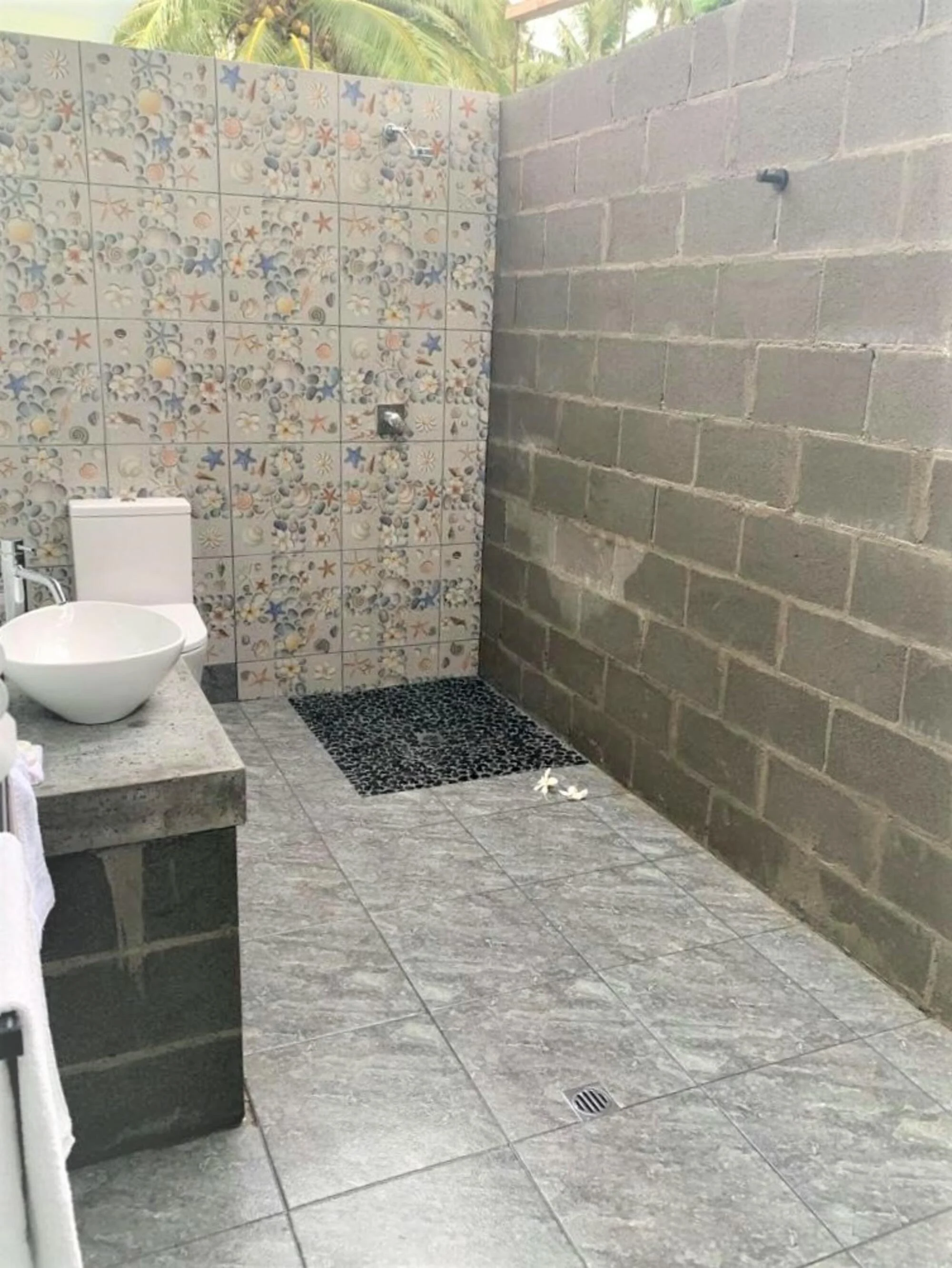 Tranquil 5-Bedroom Holiday Home in Arorangi, Rarotonga with Outdoor BBQ ...